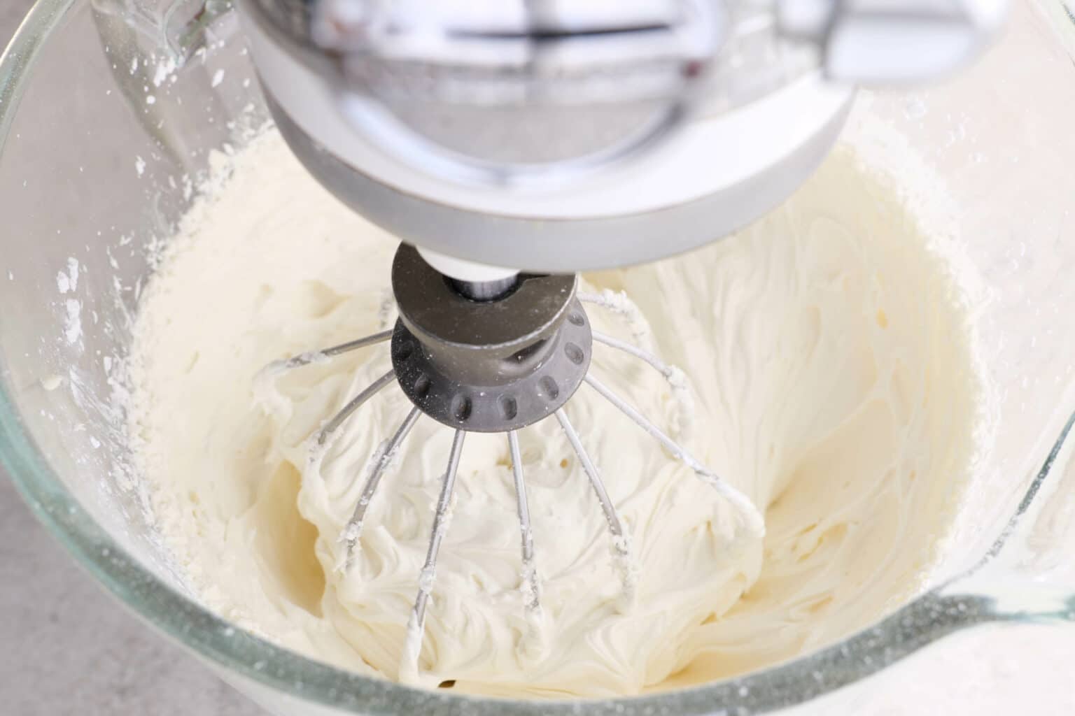 Easy 5-Minute Fluffy Vanilla Frosting - Foodess
