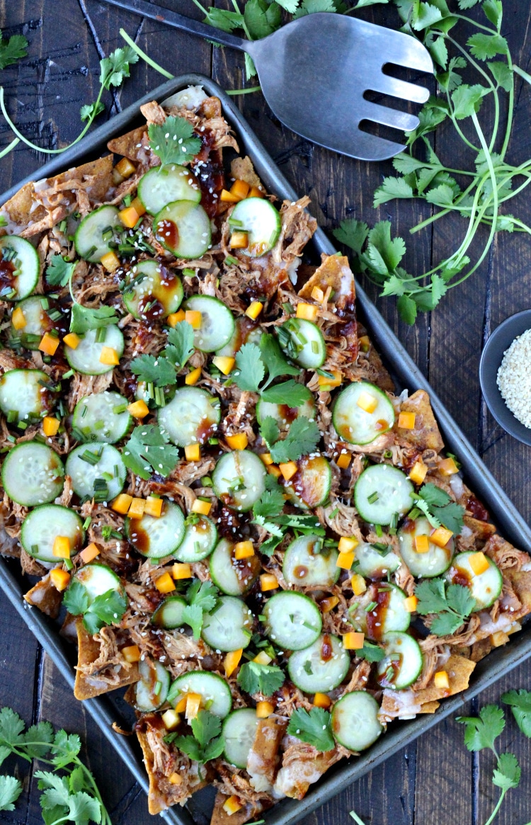 15 Easy Game Day Nachos Recipes For A Crowd - Foodess
