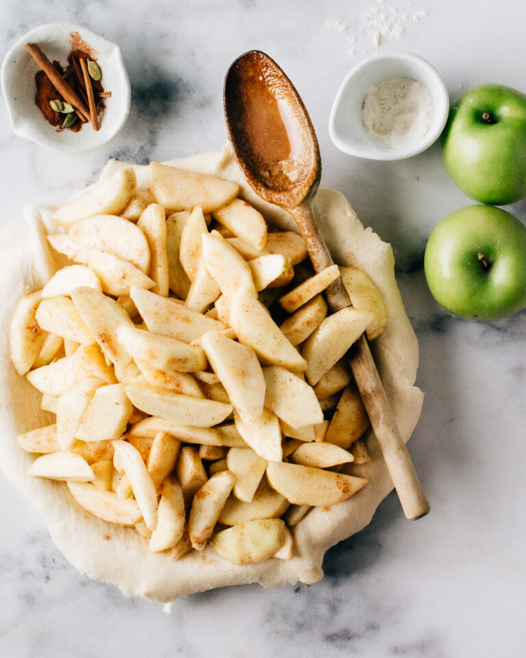 Chai Apple Pie - Foodess