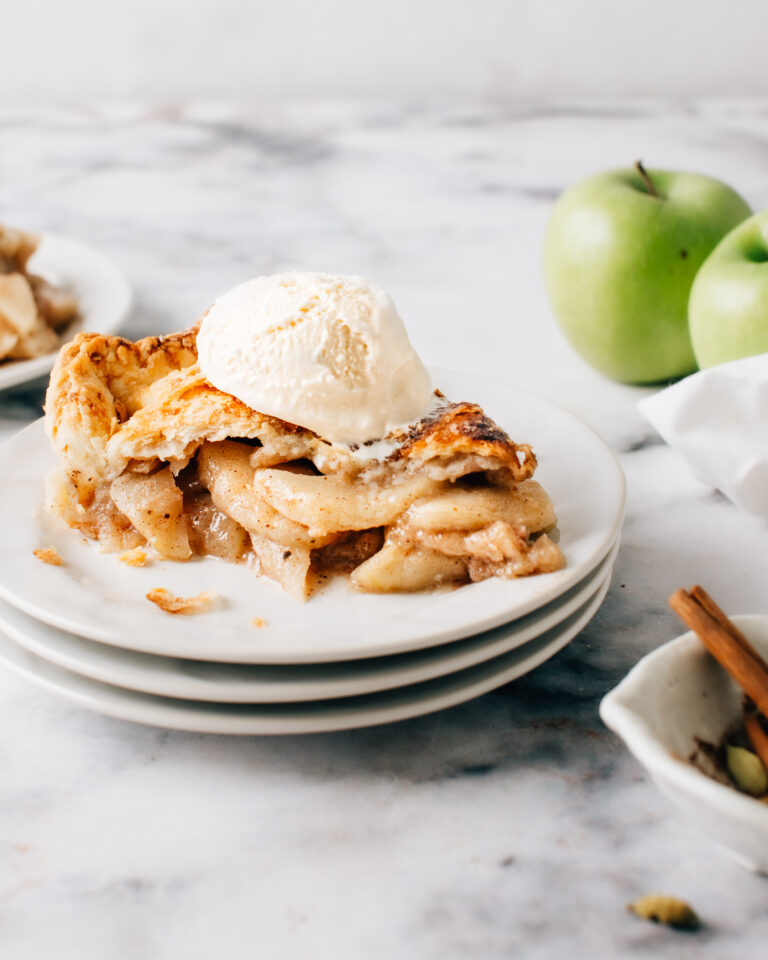 Chai Apple Pie - Foodess